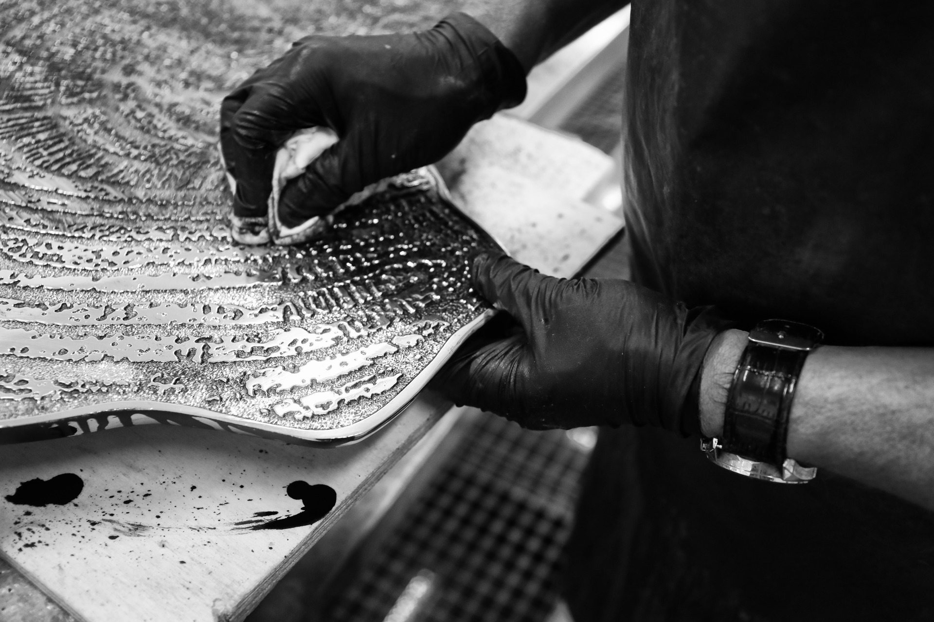 The power of craftmanship: Hand that Unite – Daily Design News